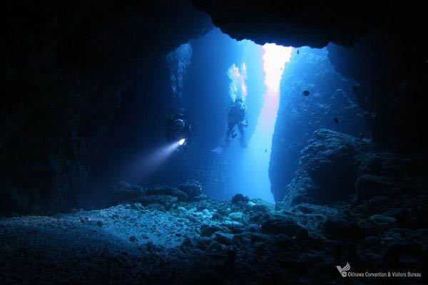 Kume Island Diving | VISIT OKINAWA JAPAN | Official Okinawa Travel Guide