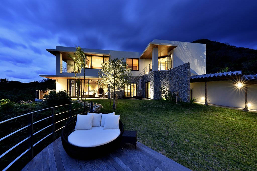 Enjoy a Luxury Stay at a Villa Resort | VISIT OKINAWA JAPAN | Official ...